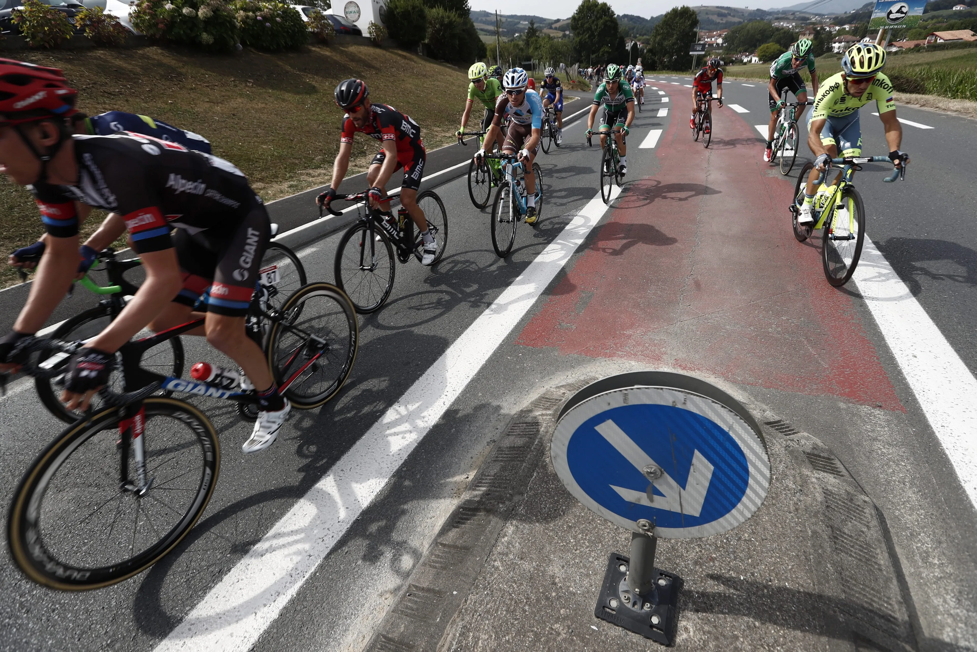 Tour de La Reunion: Kibic celowo spowodował wypadek kolarzy - Dziennik.pl
