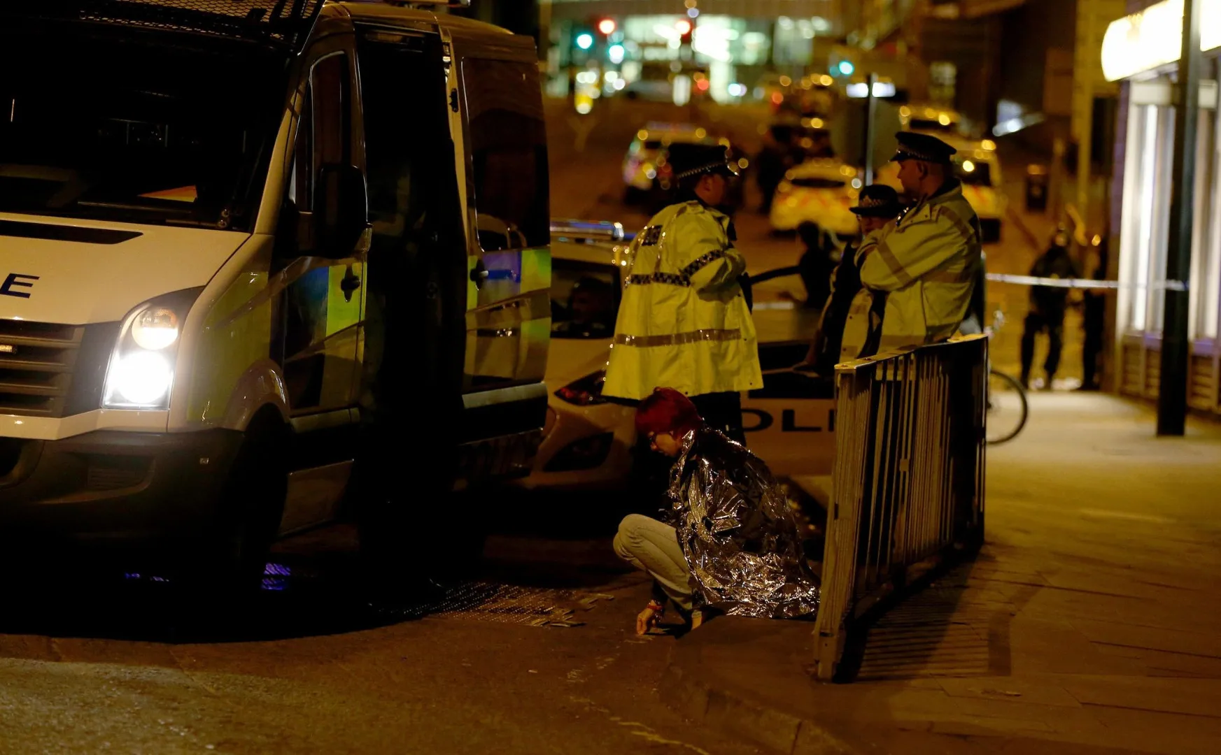Zamach w Manchesterze. Świadkowie: W powietrzu latały śruby i gwoździe ...