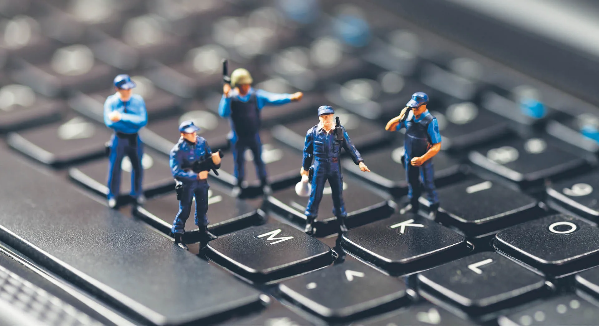 Cyberpolicja za 4,4 mld zł. Ile zarobią funkcjonariusze CBZC? - Dziennik.pl