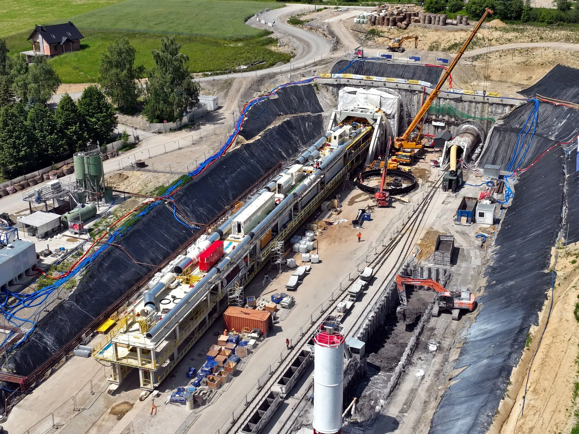 Najdłuższy tunel kolejowy w Polsce. Tarcza TBM „Jadwiga” zaczęła ...